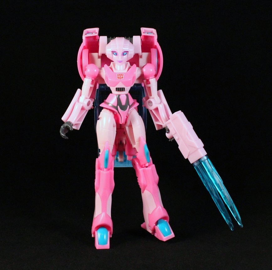 She's Fantastic: Transformers Cyberverse - ARCEE!