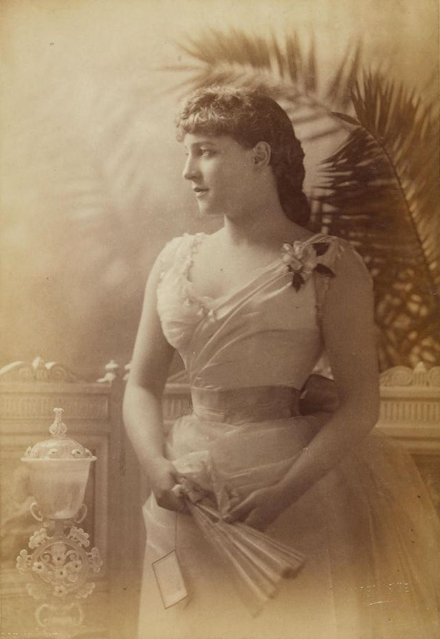 The Jersey Lily: 40 Glamorous Photos of Lillie Langtry in the Late 19th ...
