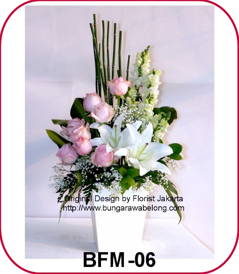 Rangkaian Bunga Meja Minimalis | Telp 021-41675773 | Florist Krisna ...