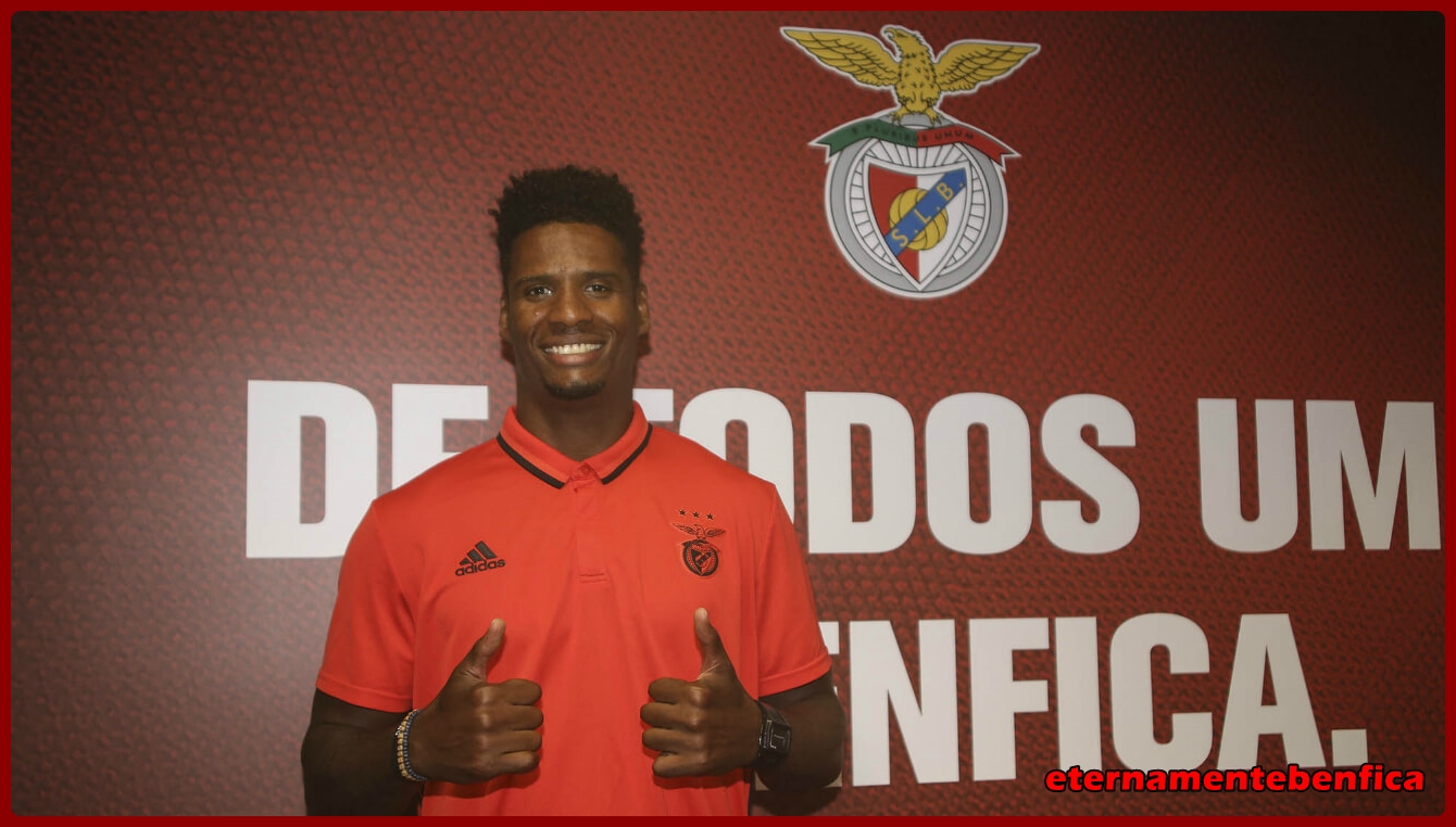 EternamenteBenfica: CARLOS ANDRADE RENOVOU COM O BENFICA