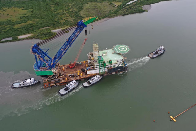 Industrial History: Tetra Hedron, a heavy (1763 tons) lift marine crane