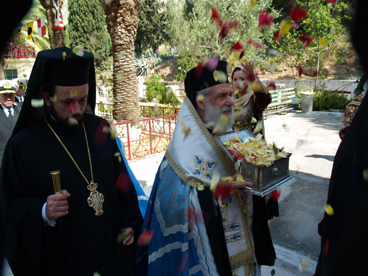 συν - οδοιπορία: Ο Άγιος Νικόλαος στο Ναύσταθμος της Σαλαμίνας