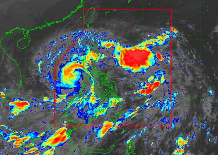 Typhoon 'Rolly' makes landfall in Lobo, Batangas; Signal No. 3 up in 2 ...