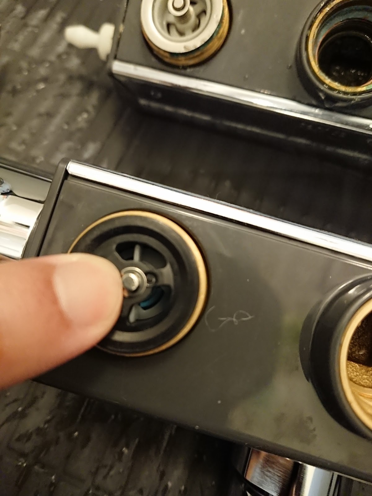 ＜DIY＞自宅マンション浴室のKVKのシャワー温度が調節出来ない！混合水栓が故障したので自分で交換-DIY360