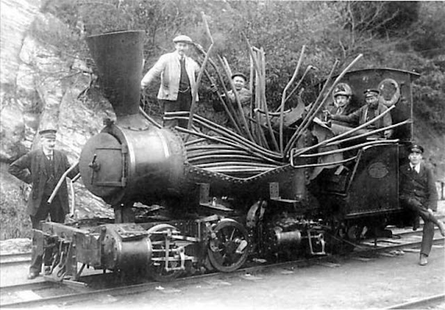 24 Bizarre Vintage Photos of Steam Engines After a Boiler Explosion ...