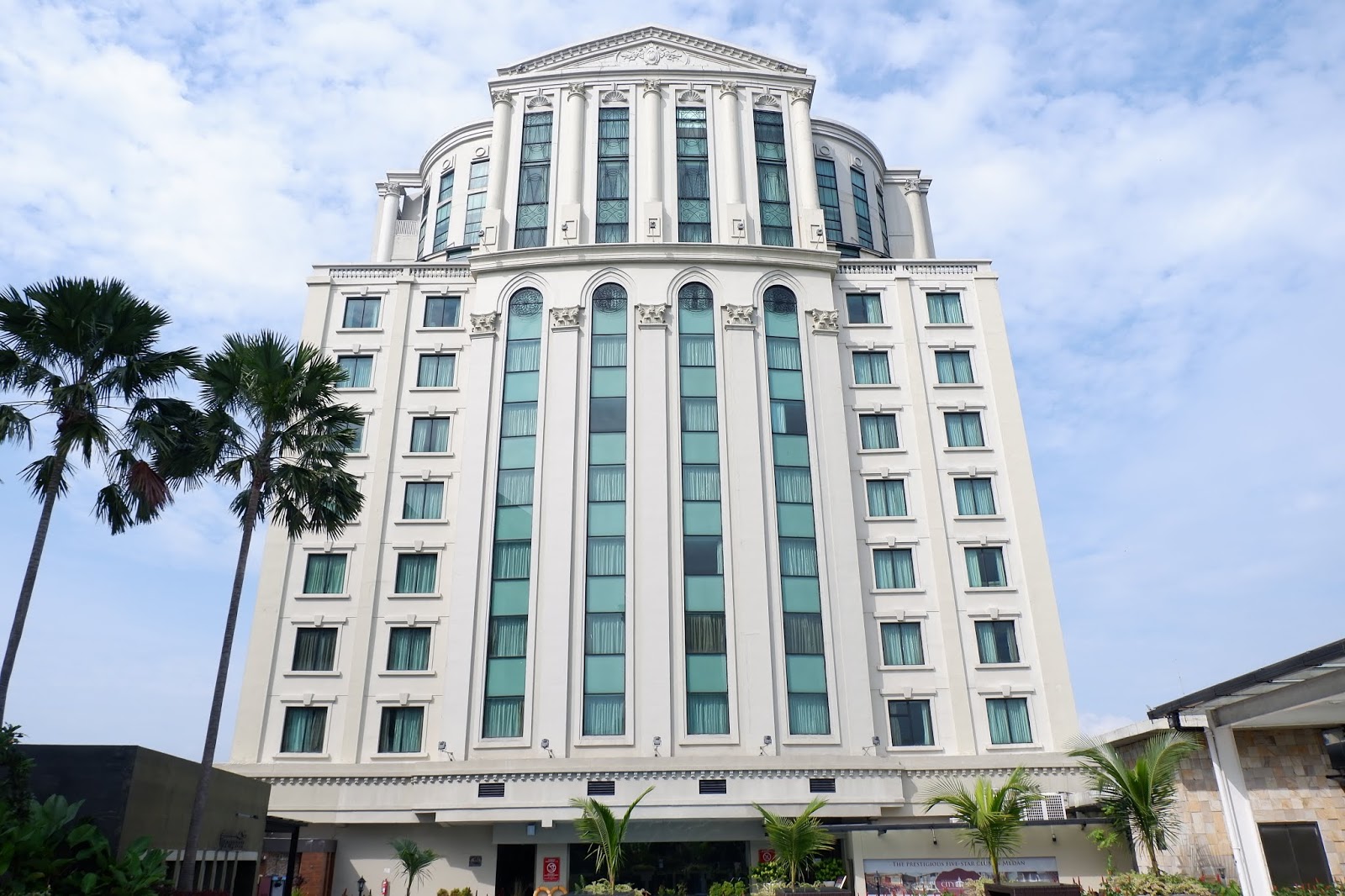 STAYCATION DI GRAND ASTON CITYHALL MEDAN / Natrarahmani