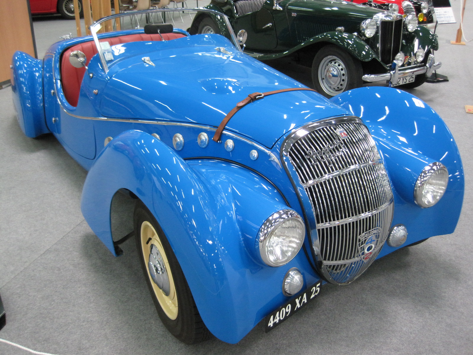 PeugeotFrance: Peugeot 402 Darl'mat DS