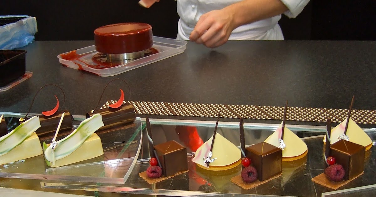 DUTIES AND RESPOSIBILITIES OF PASTRY CHEF