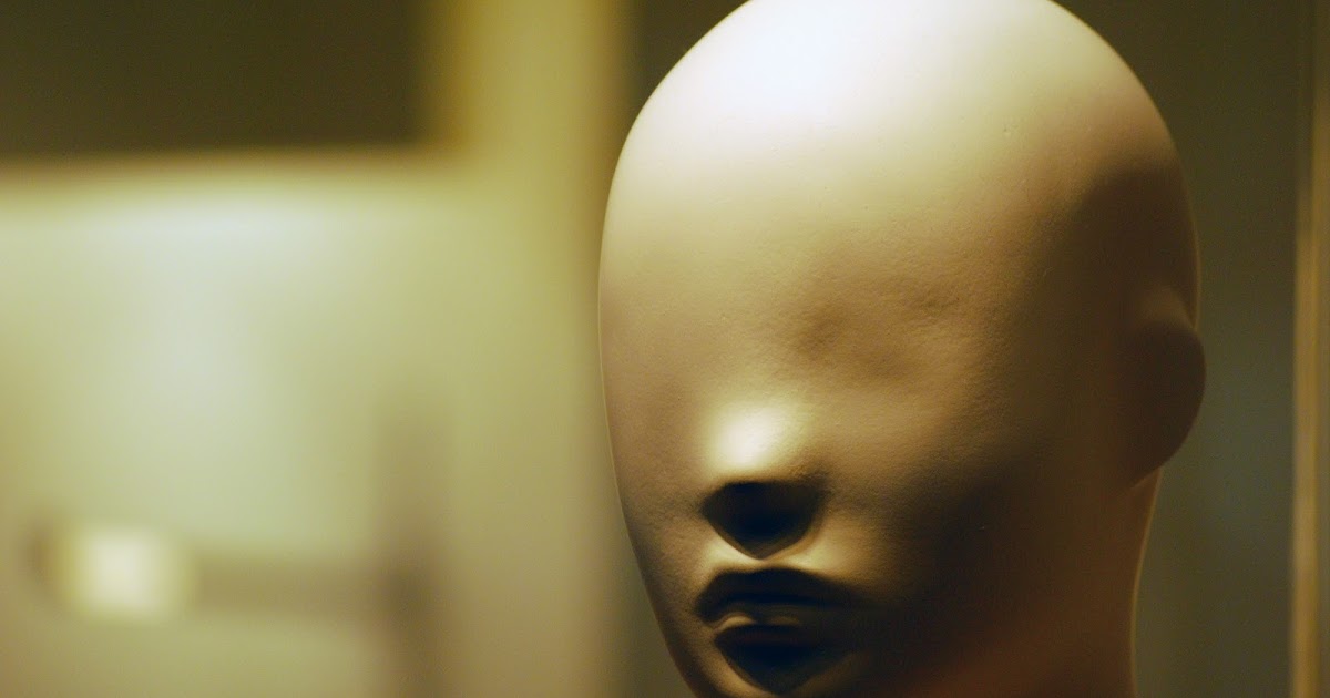 The Curious Case makes a person unable to see his face! - travel world