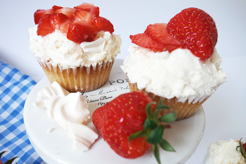 FOOD: Strawberry Eton Mess Cupcakes – The Lovecats Inc