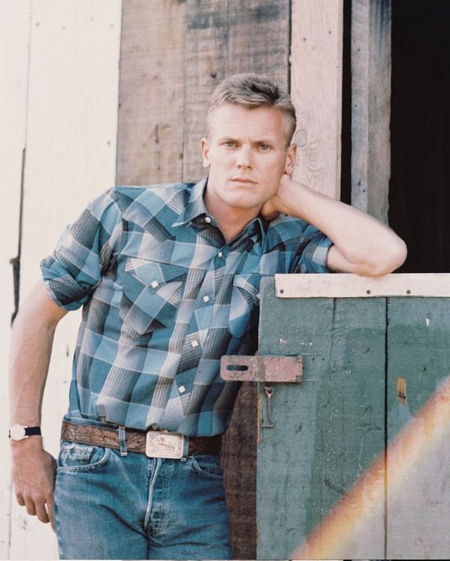 Heartthrob of the ‘50s: A Look Back at a Young and Handsome Tab Hunter ...
