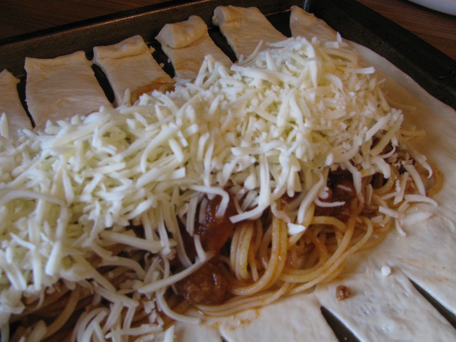 Dinner with the Robinsons...: Spaghetti Garlic Bread Braid...