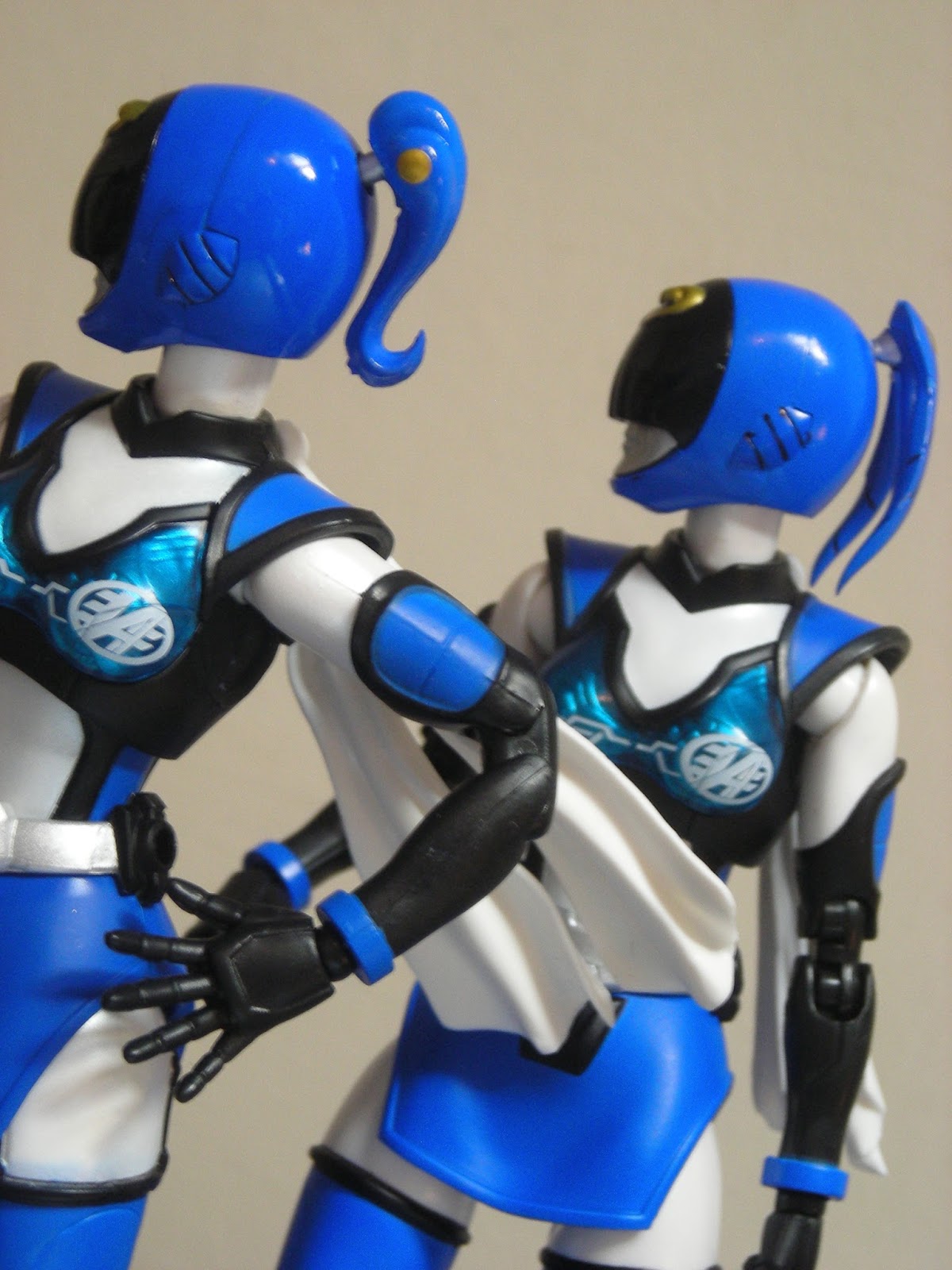 My Shiny Toy Robots: Toybox REVIEW: S.H. Figuarts Akiba Blue (Season ...