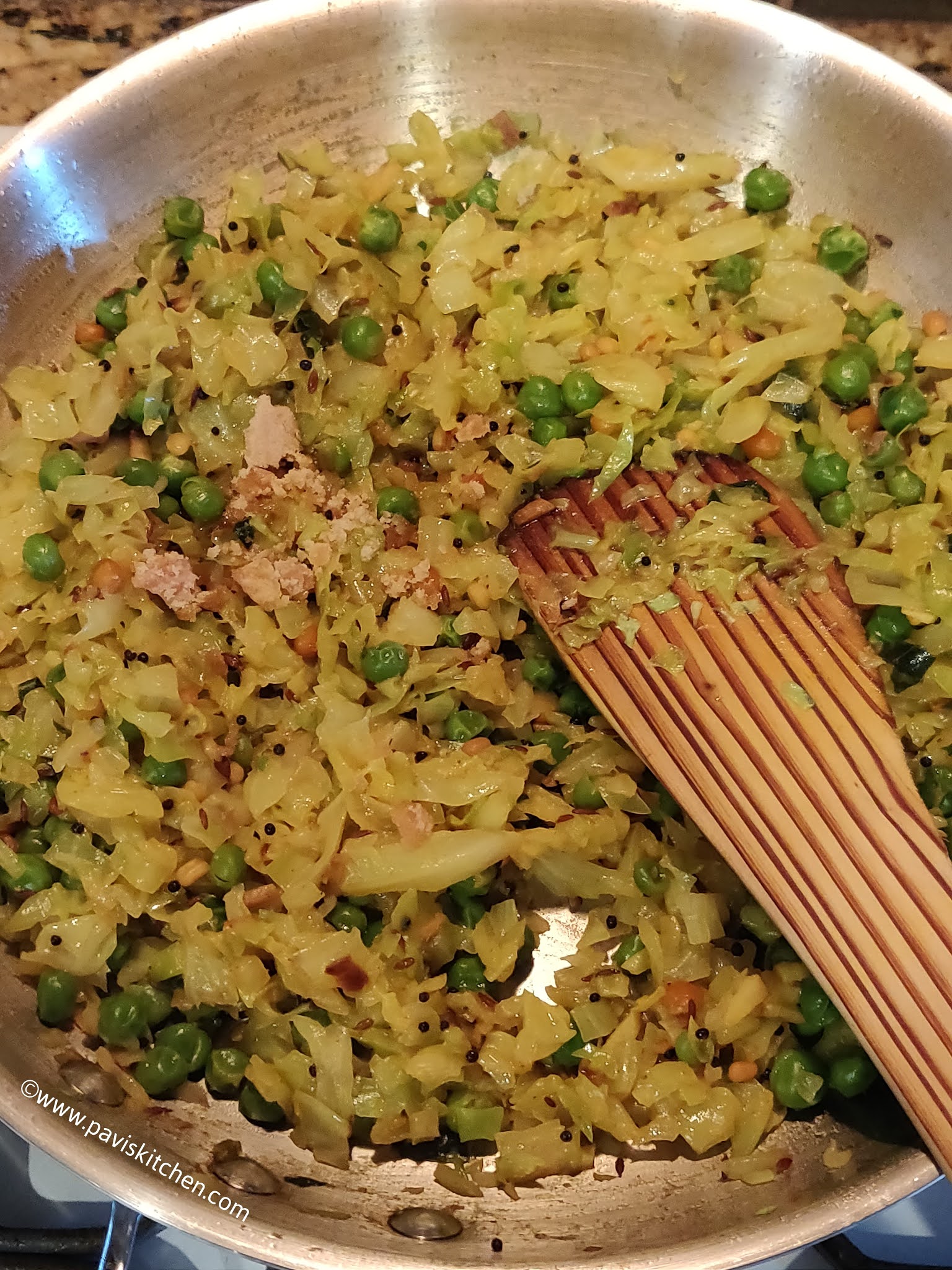 Patta gobhi matar recipe | band gobi matar recipe | Cabbage green peas ...