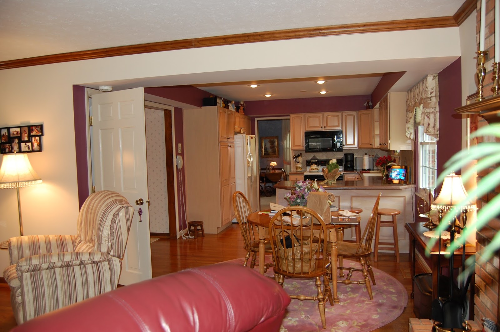 Buzzings of a Queen Bee: My Family Room & Kitchen