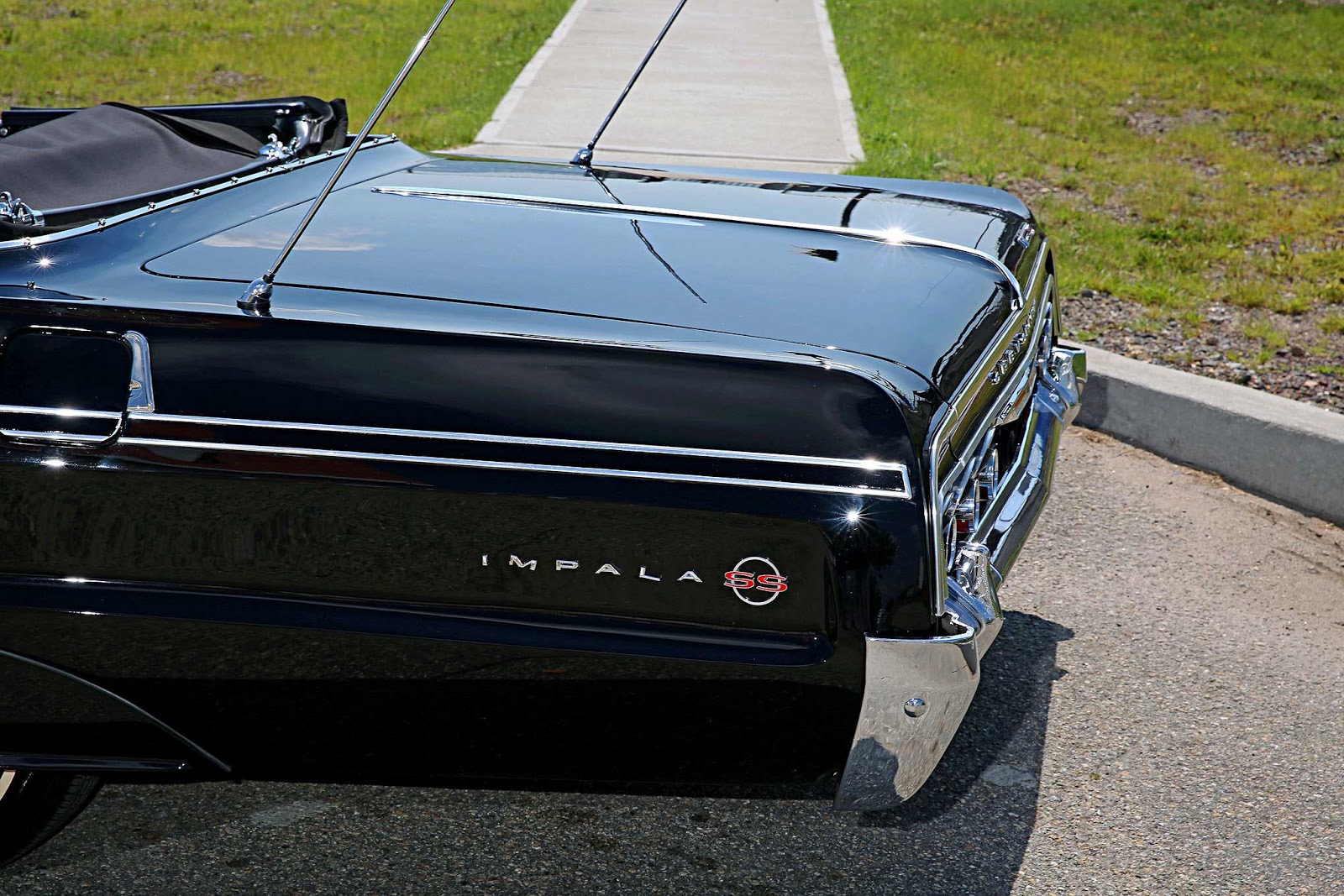 LOWRIDER: A ’64 IMPALA RAG THAT BRINGS HEAT TO THE EAST COAST