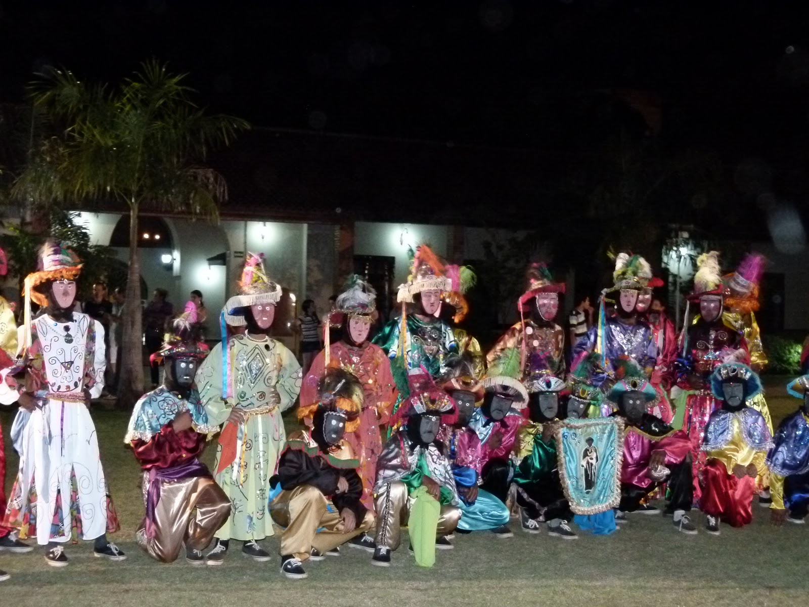 Fuzuê das Artes: A DANÇA DOS MASCARADOS