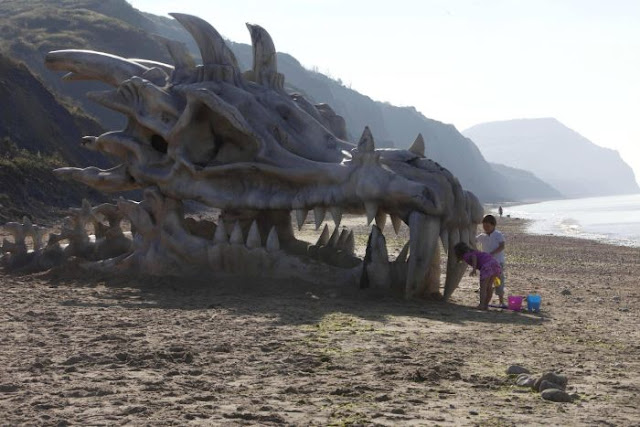 World Of Technology: Huge Dragon Head (4 pics)