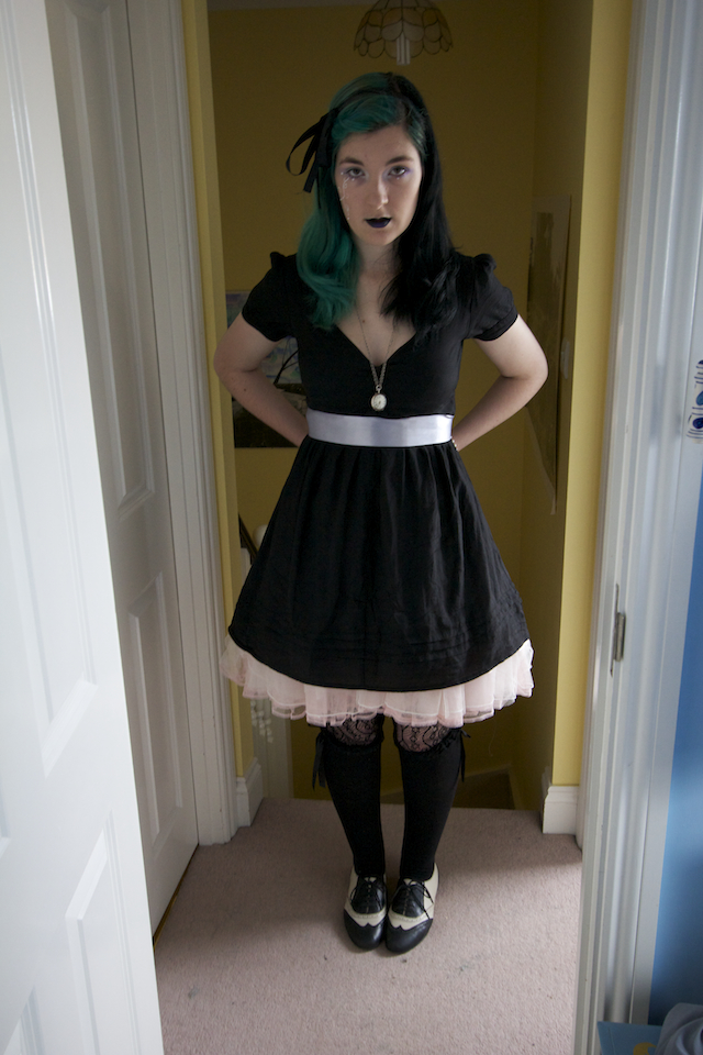 Good Morning Angel.: Outfit + Face of the Day ~ alice in wonderland.