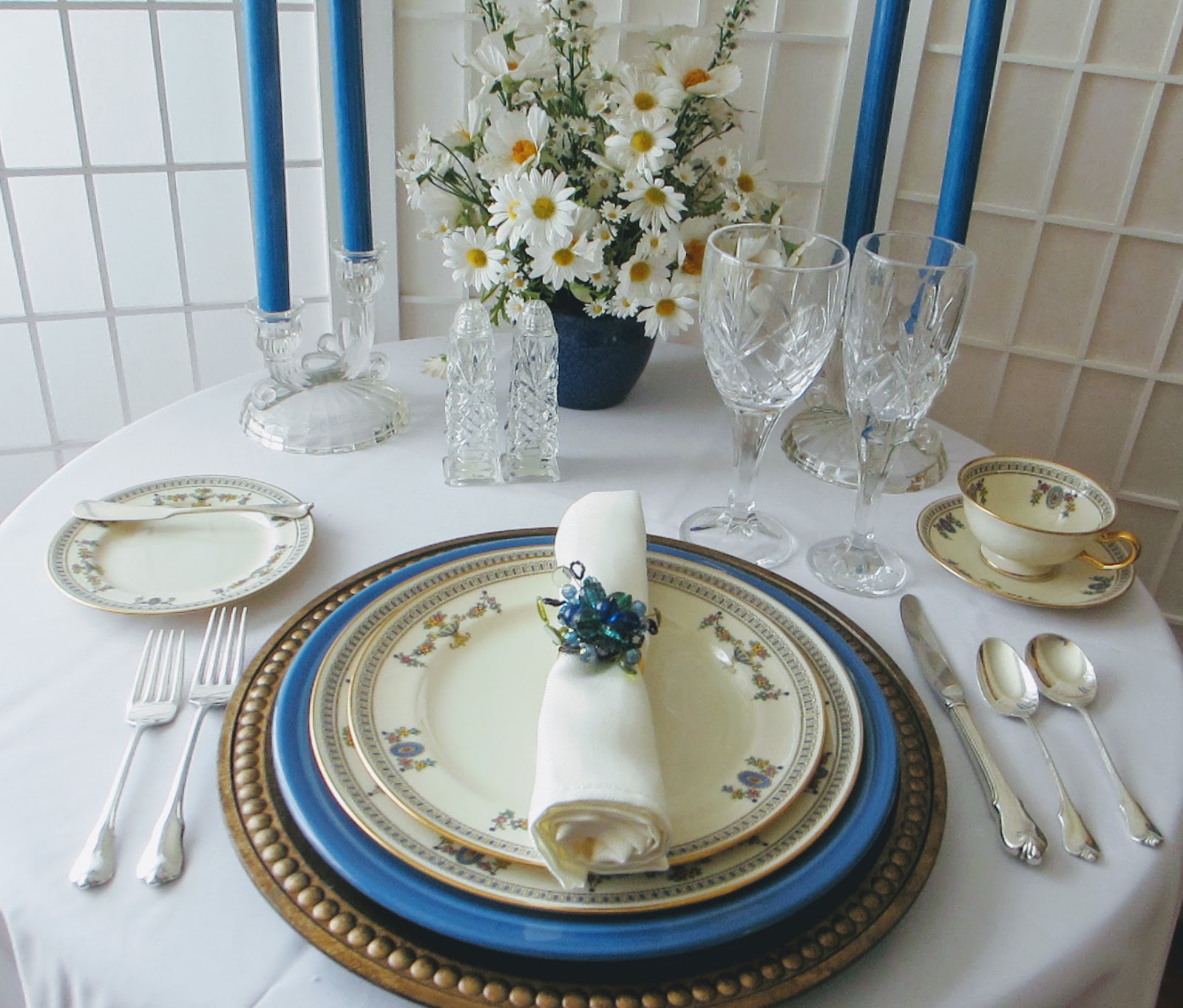 Table for One: Lenox "The Colonial" Table