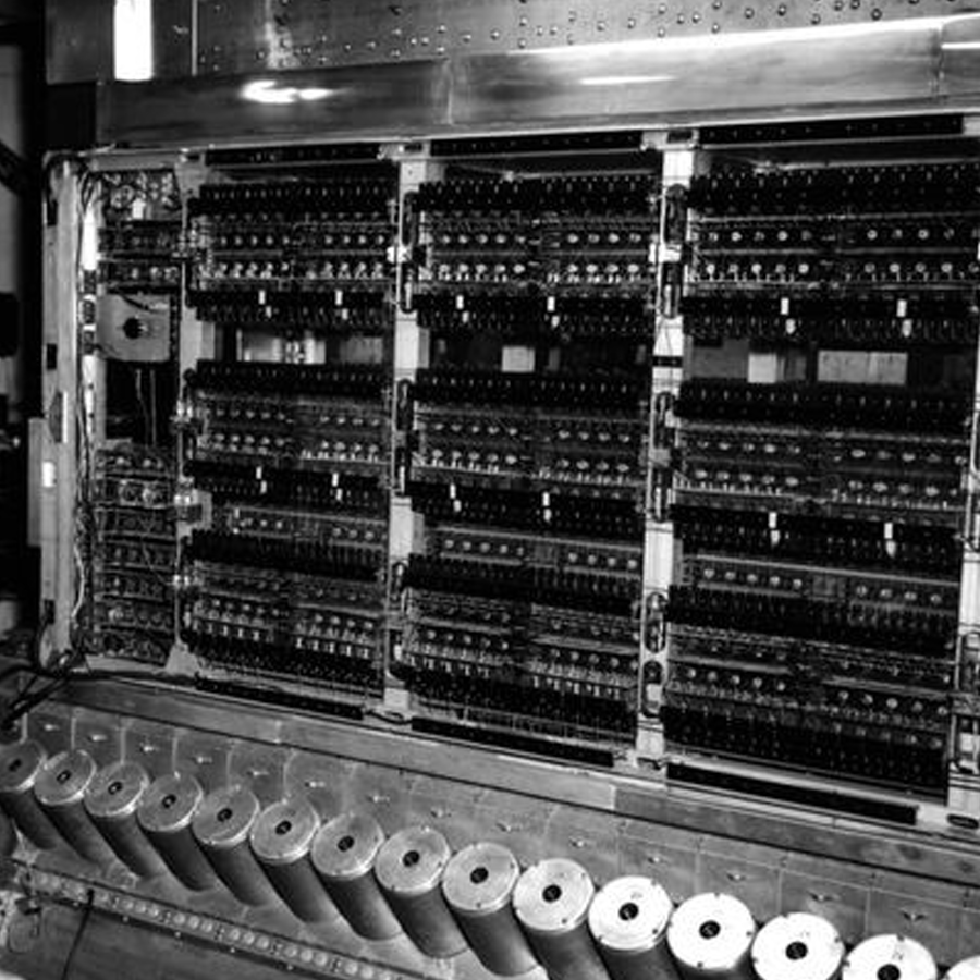 WeebLogic: Begini Perkembangan Komputer Di Generasi Pertama Hingga ...