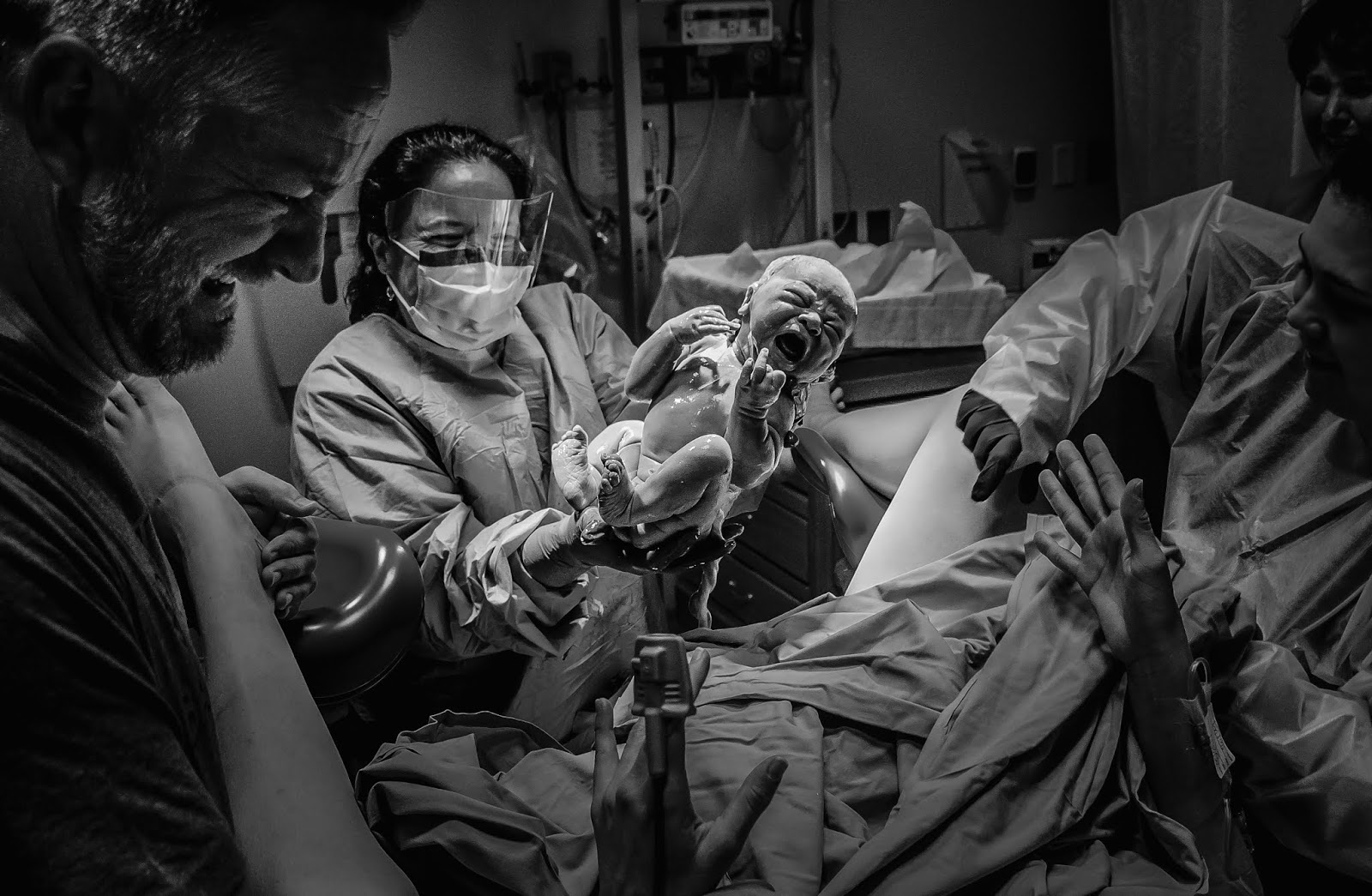 Pros and Cons of hiring a birth photographer. - Life Diagrams Photography