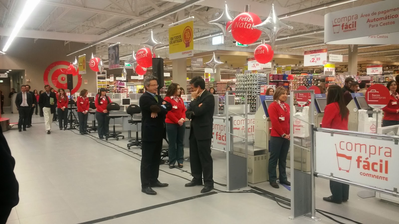 Continente/Modelo abre com 130 funcionários