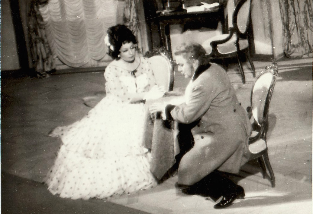 STEPHAN POEN - Muzicologie: ELENA SIMIONESCU - echilibrul perfect între ...