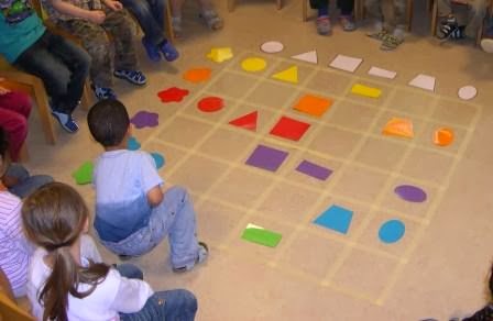 Farben und Formen am Raster zuordnen