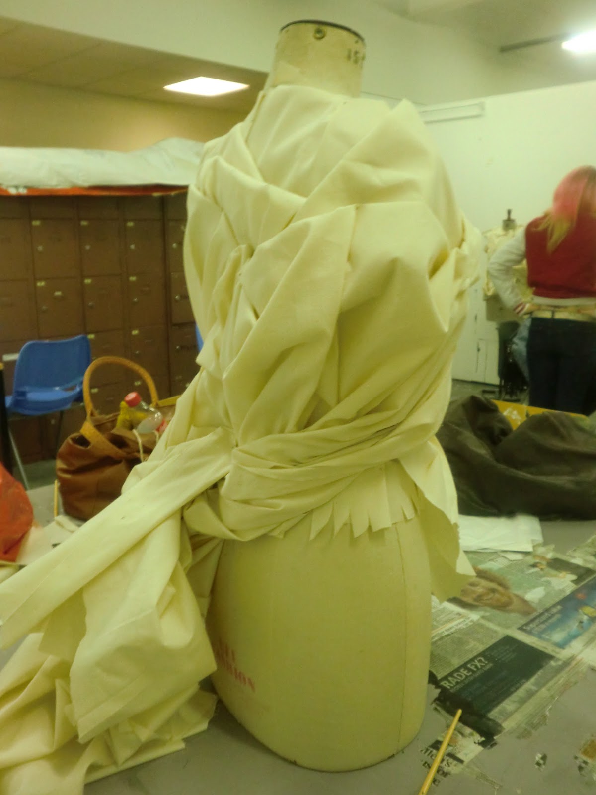 U1126009exlpore_creativity...!x: Creative draping on the stand...!x