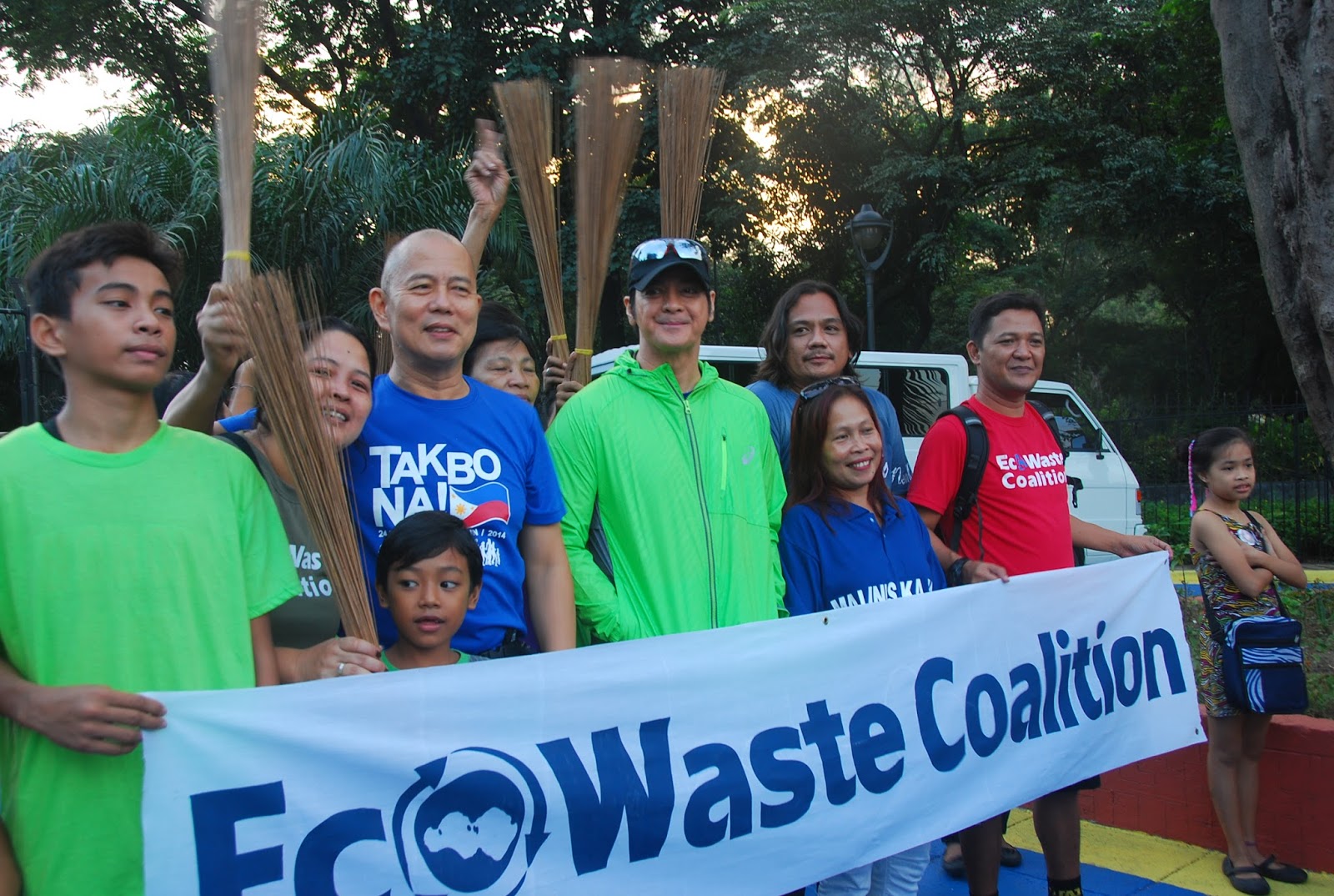 EcoWaste Coalition Joins Clean Run Led by Running Priest Fr. Robert ...