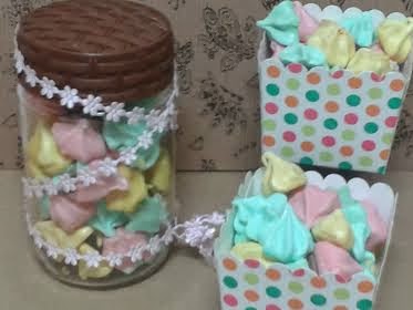 Jessi´s bakery cupcakes: Besos de merengue!!!