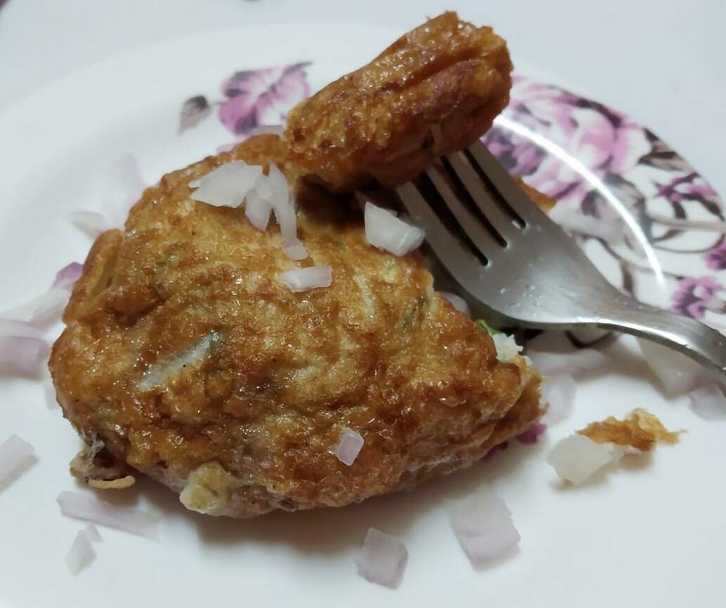 Karandi omelette / egg omelette in karandi