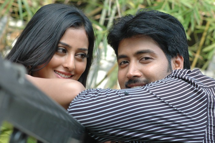 Latest Tamil Movie Stills, New Telugu Movie Photos: Kadhalan Kadhali Stills