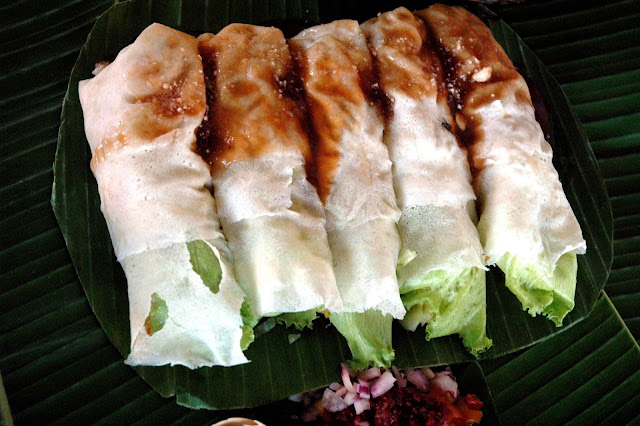 DUDE FOR FOOD: Food Trips: A Boodle Fight at Isdaan Floating Restaurant ...