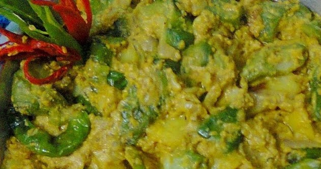 Bengali Recipe: Jhinge,Alu Posto (Ridge Gourd and Potato)