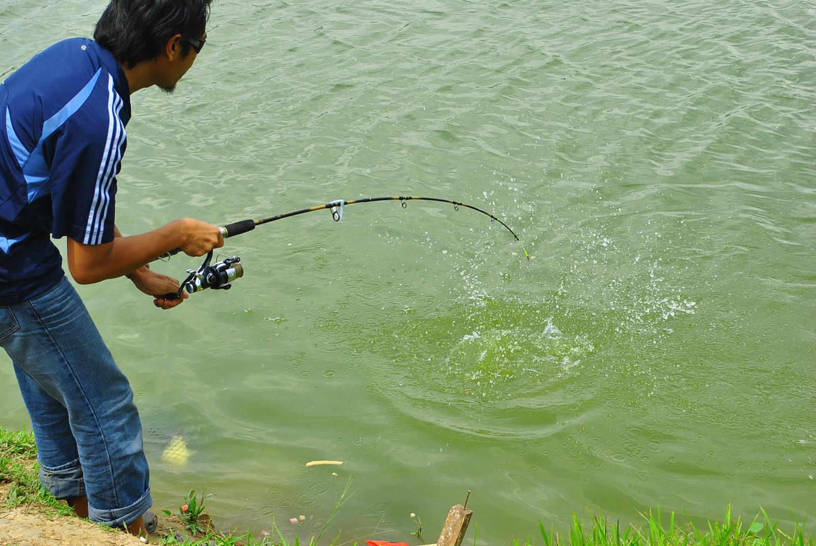 acibedal....: Memancing di Kolam Danau Pinggiran Putrajaya.