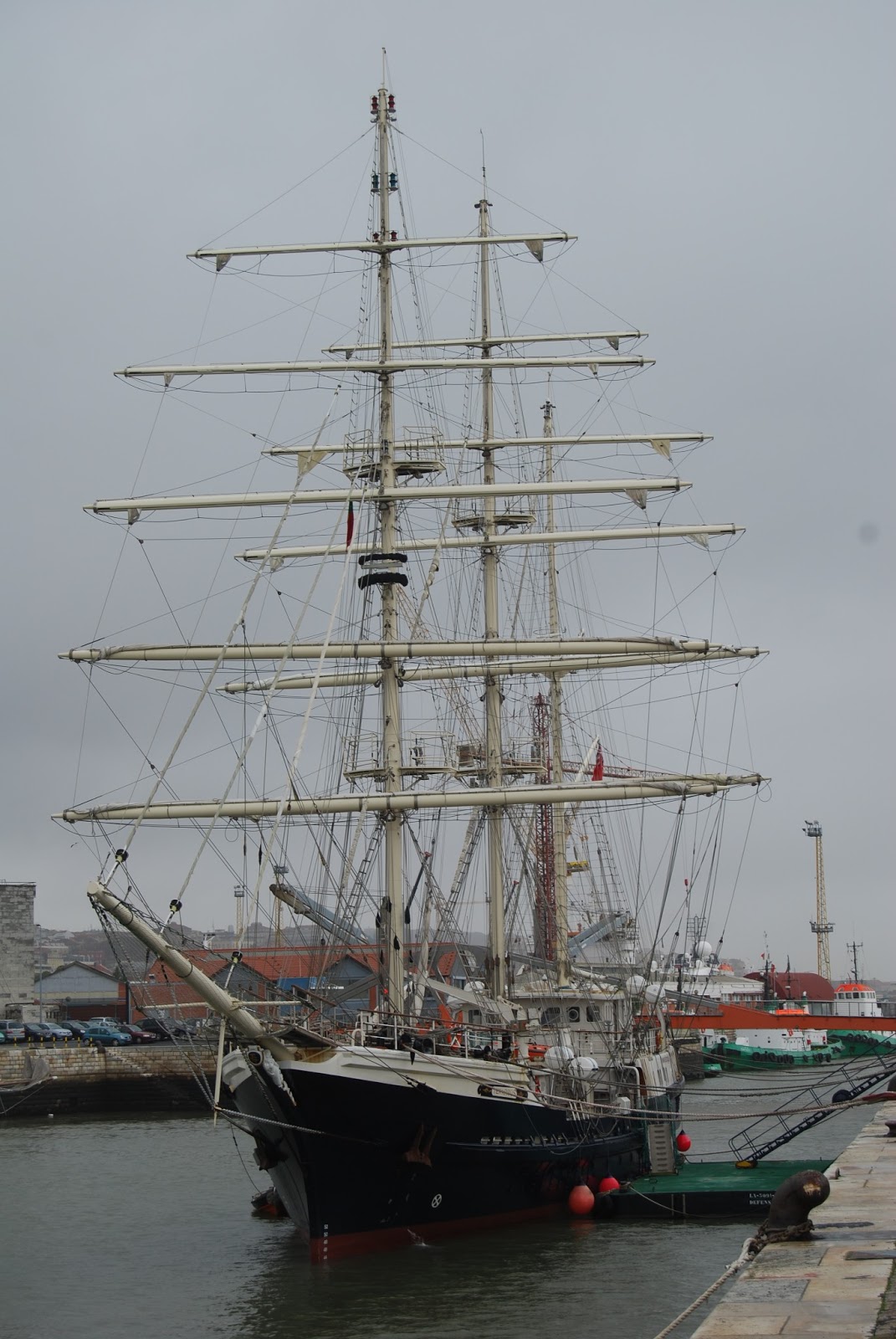 tall ships and the beauty of sailing: Tall Ship "TENACIOUS" at Lisbon