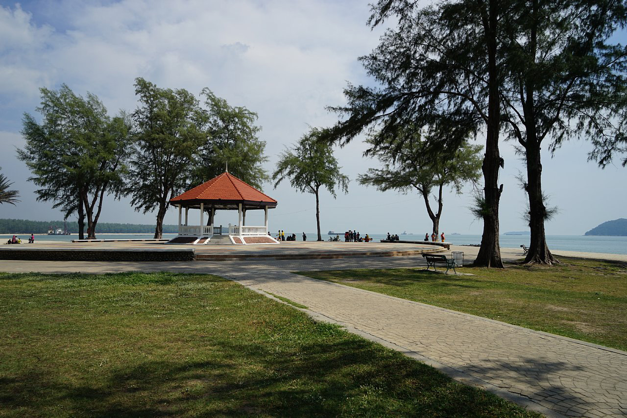 泰国の変なスポット: Hat Samila & Nang Guak (Samila Beach & The Golden Mermaid ...