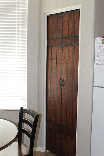 SIMPSONIZED CRAFTS: Turning Bi-Fold Doors into Faux Barn Door {Tutorial}