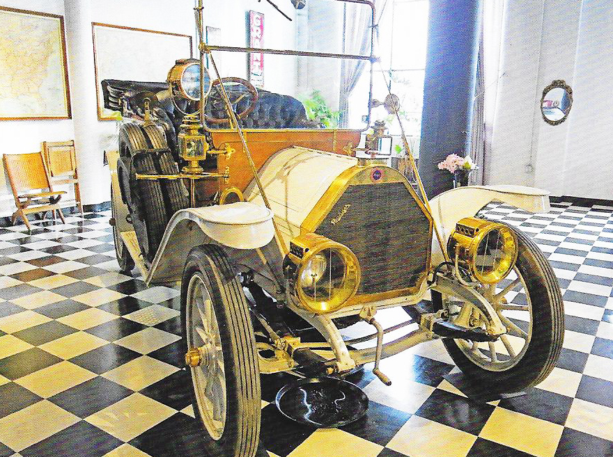 American Auto Emblems: BADGER