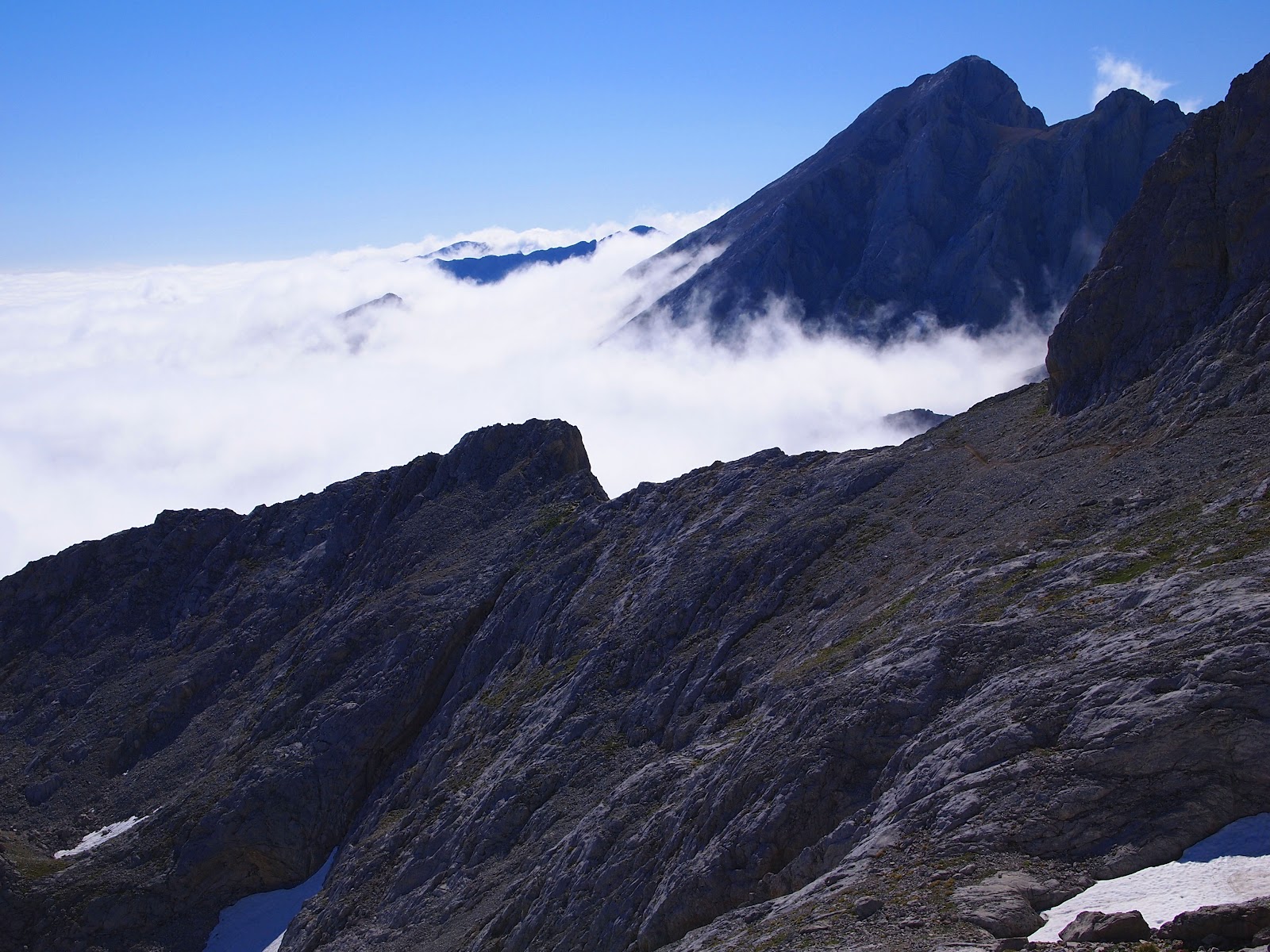 Cumbres de la Cordillera: neverón de urriellu