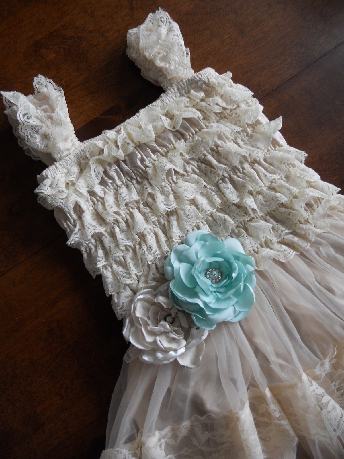 Just Another Hang Up: Fabric Flowers and Wedding Prep...