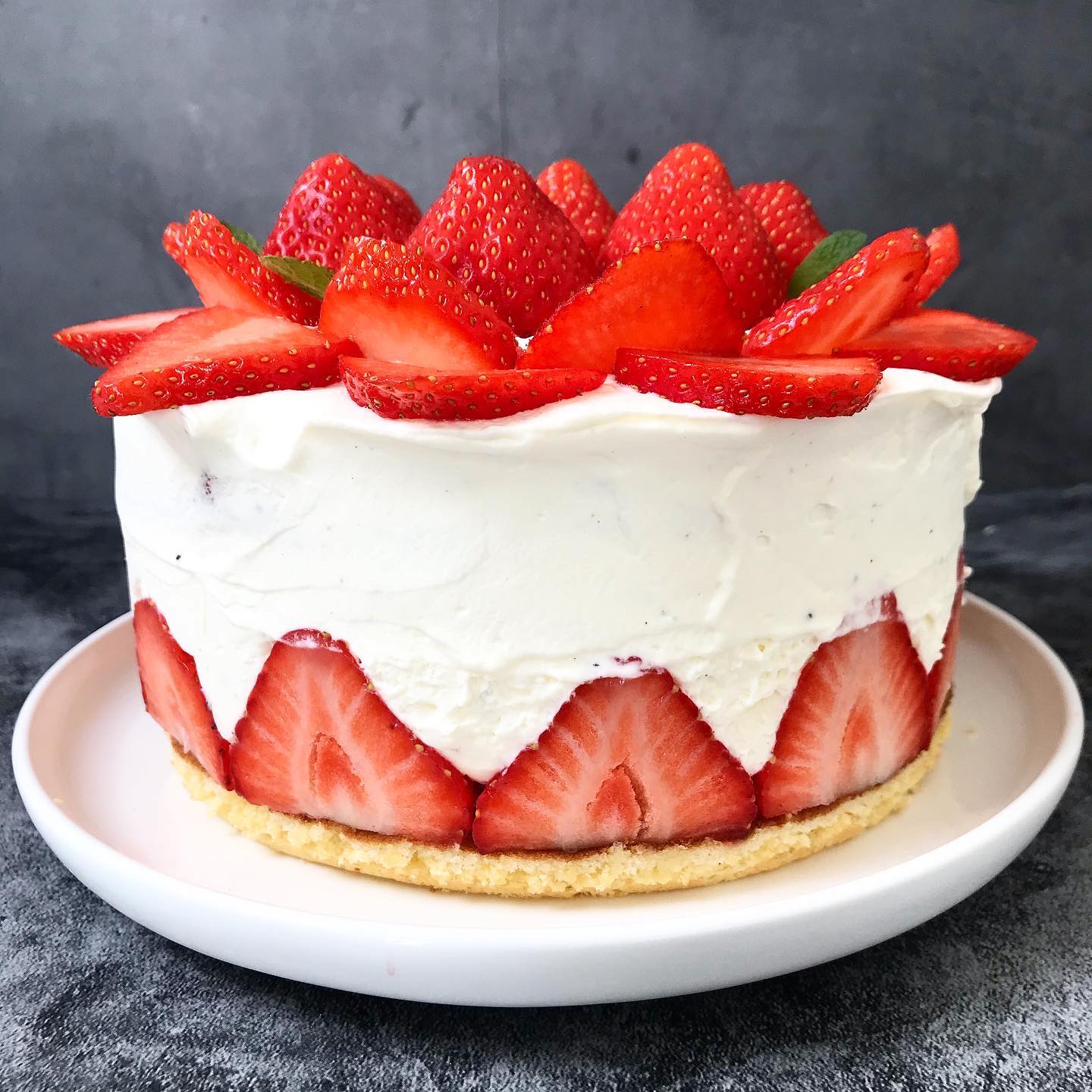 Slagroomtaart met aardbeien