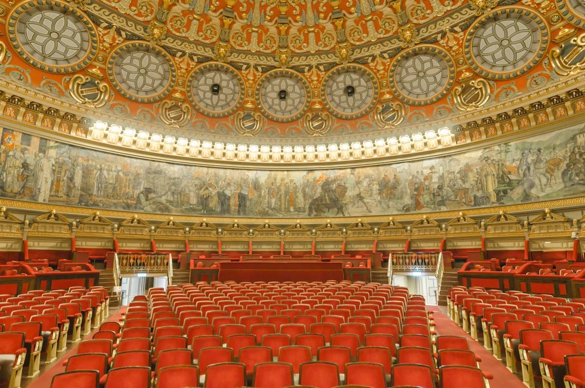 Chingum — Discover Curiosities: Stunning Interiors of Opera Houses