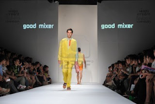 Male model runway walk tutorial - perydashboard