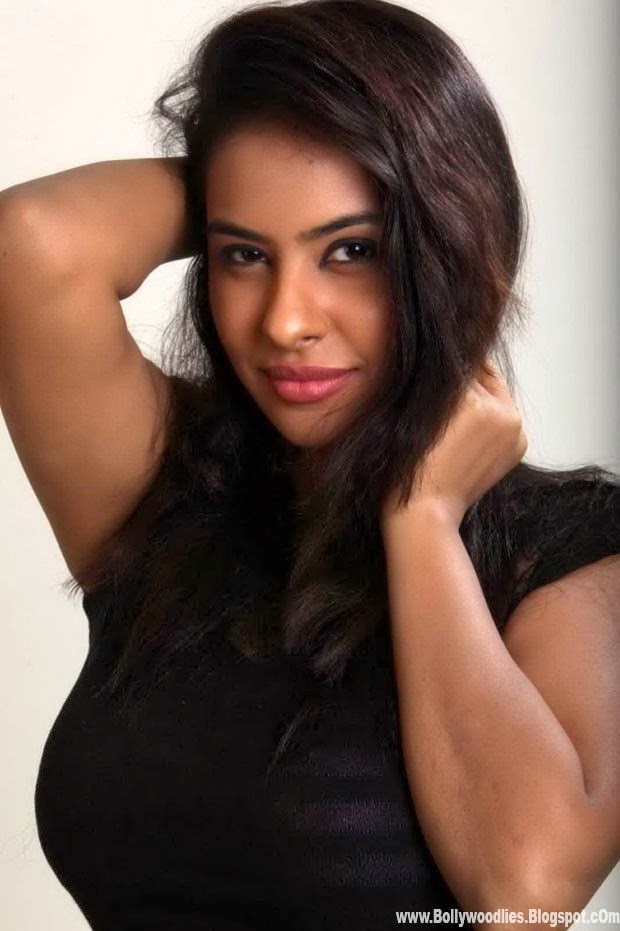 B-Town: Srilekha Reddy Latest Indoor Hot Photoshoot Gallery
