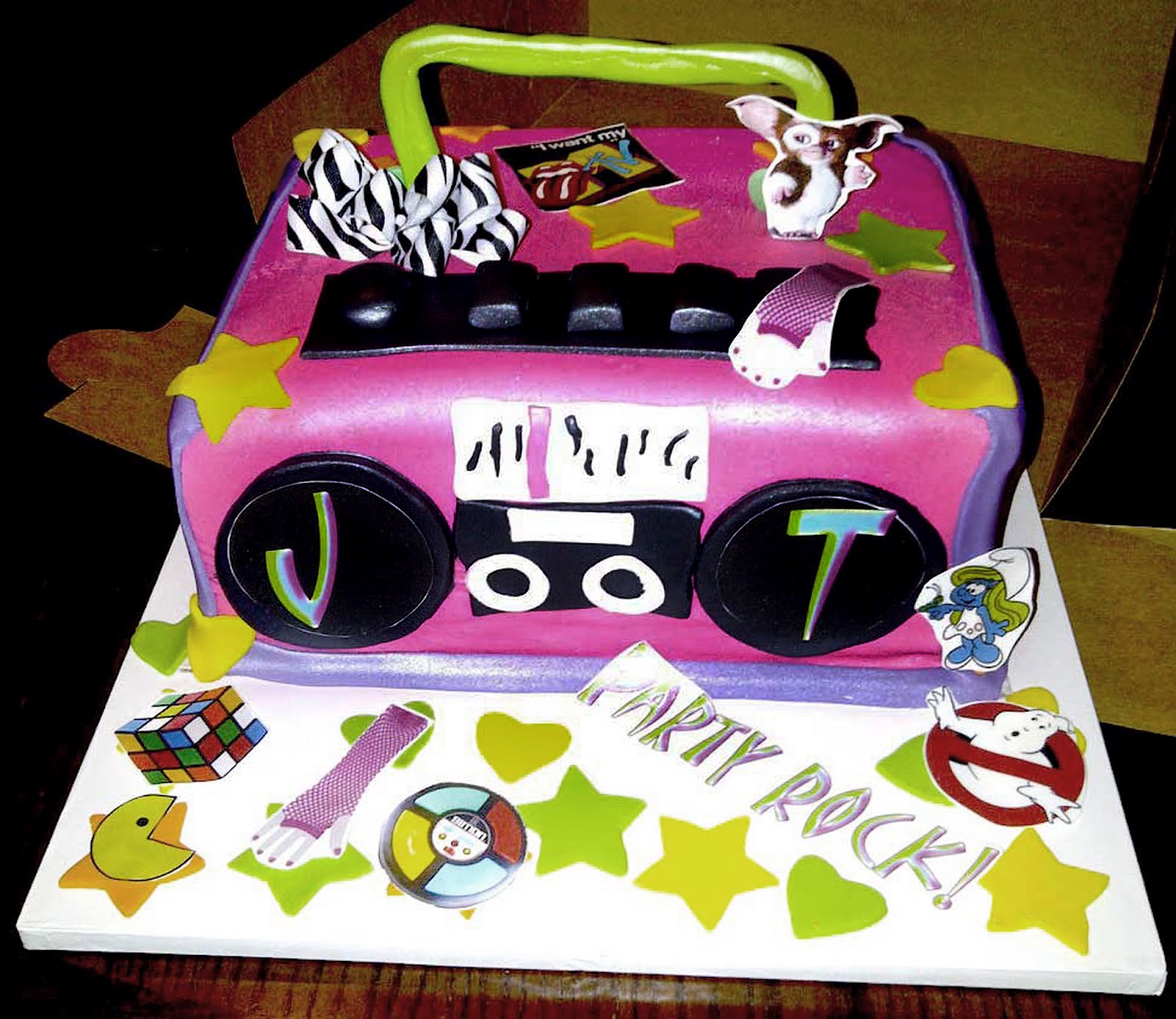 Hector's Custom Cakes: Boom Box Theme