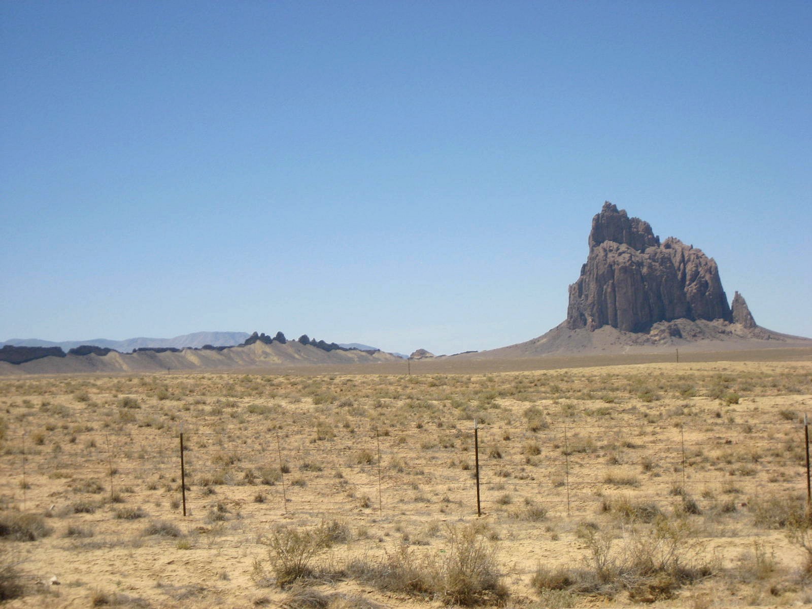 Living Rootless: Tsé Bitʼaʼí - Shiprock - the Sacred and the Banal