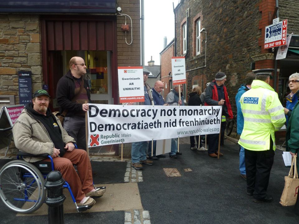 Democracy and Class Struggle: Welsh Republican's Protest Queens Visit ...